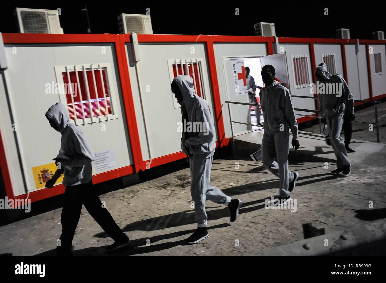 Malaga, Spain. 8th Jan, 2019. Migrants line up from a humanitarian ...