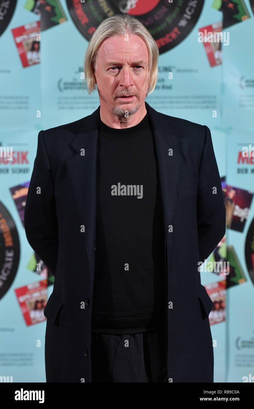 Dj hell hi-res stock photography and images - Alamy