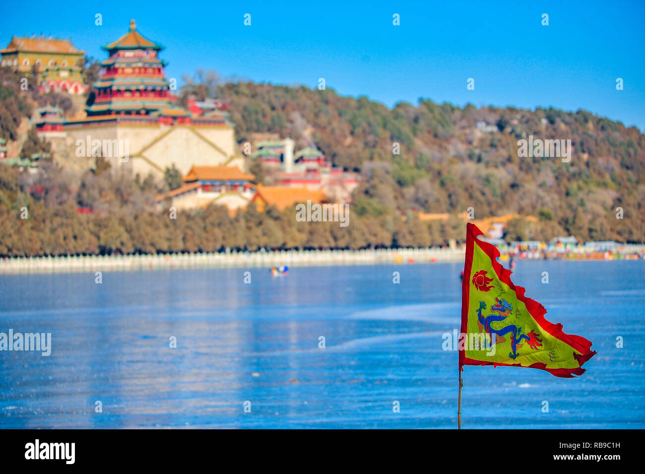 Beijing, Beijing, China. 8th Jan, 2019. Beijing, CHINA-Tourists enjoy ...