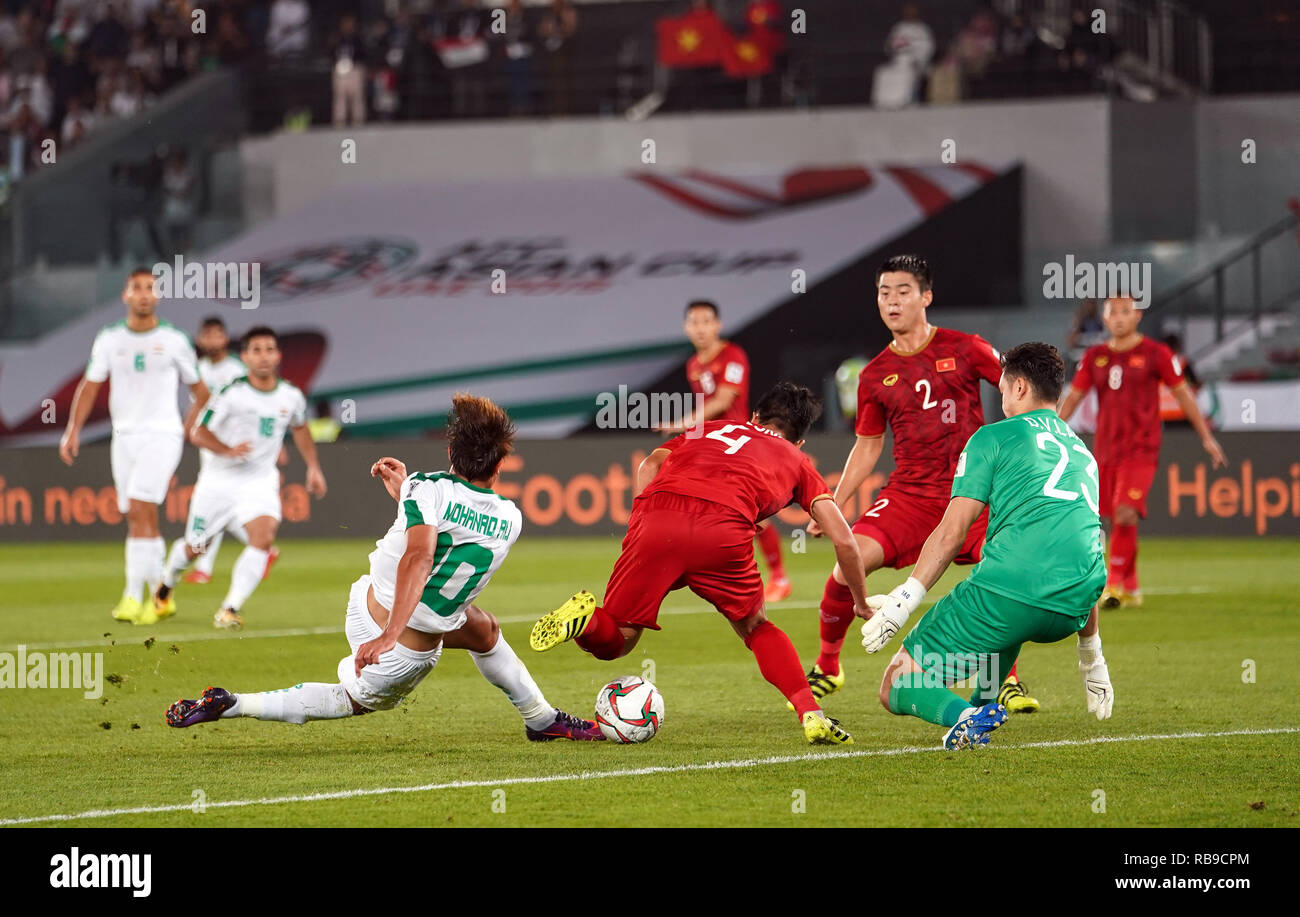 Abu Dhabi, UAE. 8th Jan 2019. Mohanad Ali of Iraqtrying to score at ...
