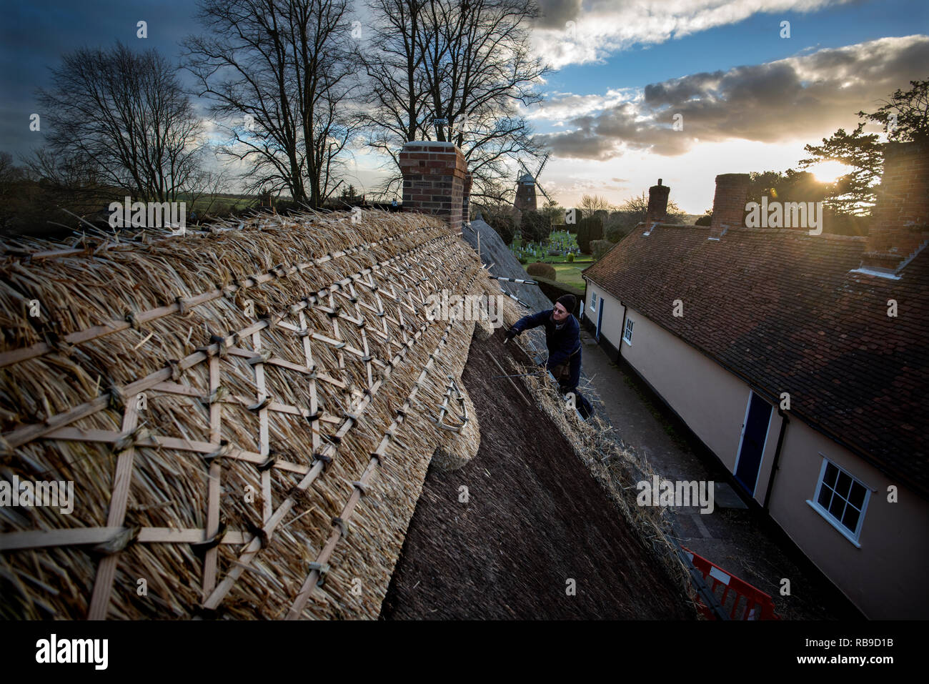 Thaxted, Essex, England, UK. 8th Jan, 2019. Thatching the Ancient ...