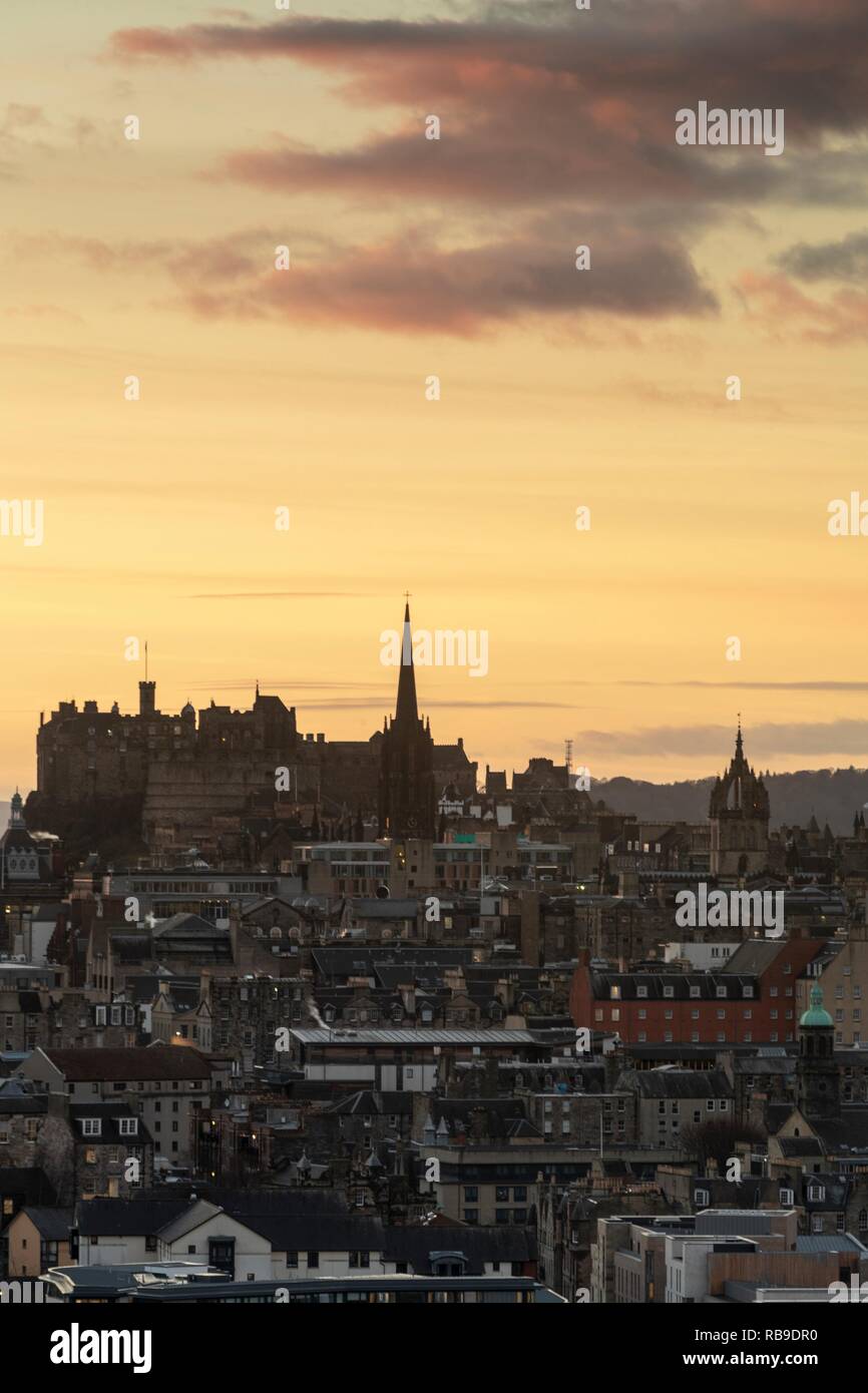 Edinburgh, UK. 08th Jan, 2019. UK Weather: Sunset in Edinburgh. As the ...