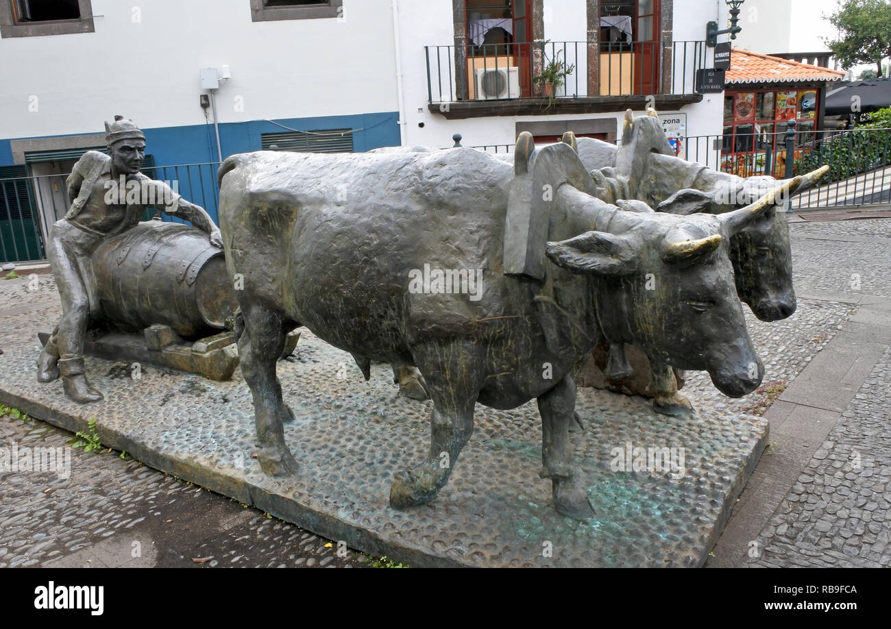 Barrel man statue hi-res stock photography and images - Alamy