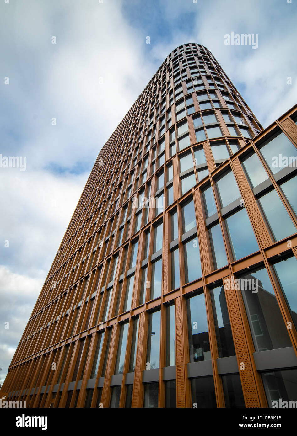 Modern cuboid building hi-res stock photography and images - Alamy