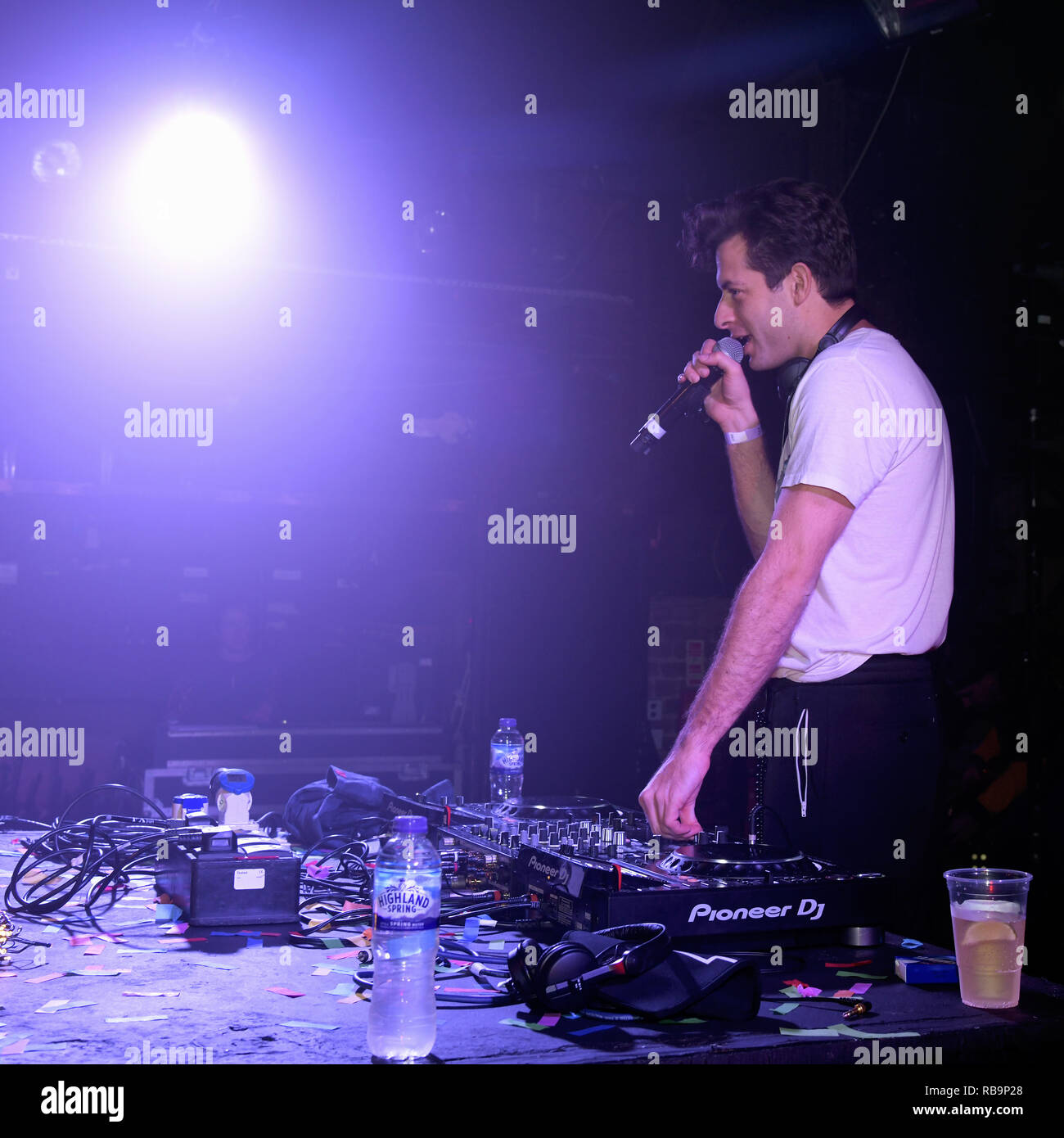 Miley Cyrus and Mark Ronson made a surprise appearance at G-A-Y to ...