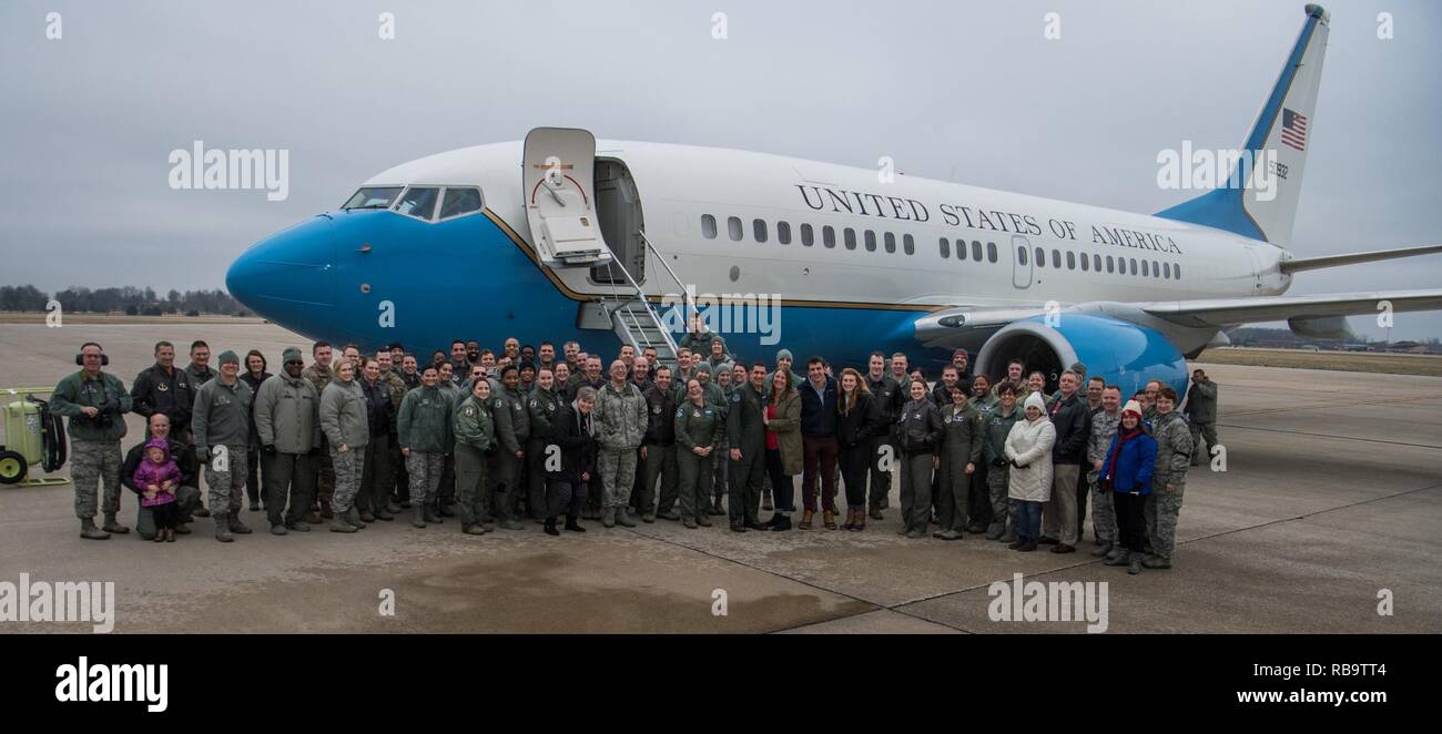 932 airlift wing hi-res stock photography and images - Alamy