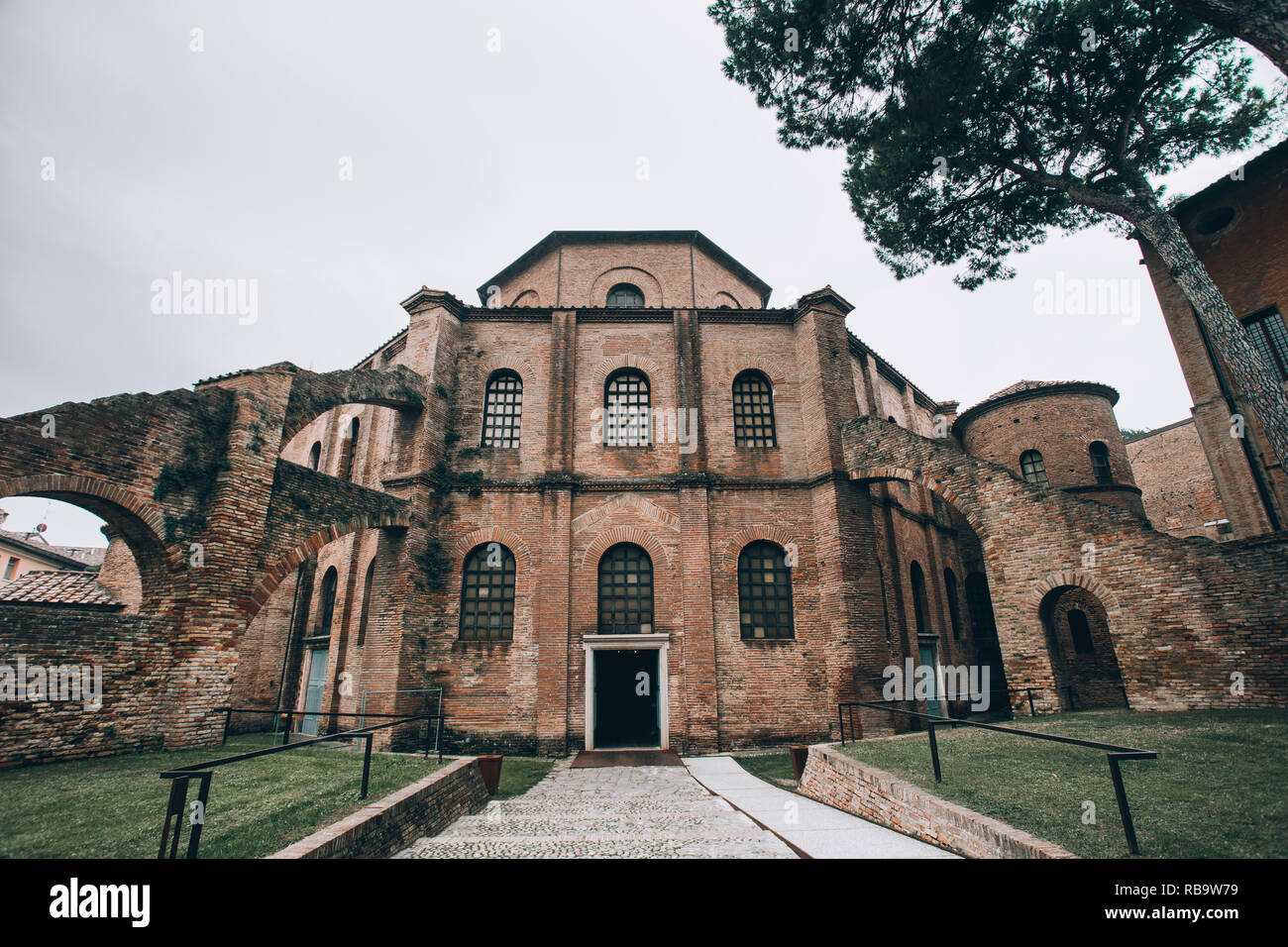 Early church christian architecture hi-res stock photography and images ...