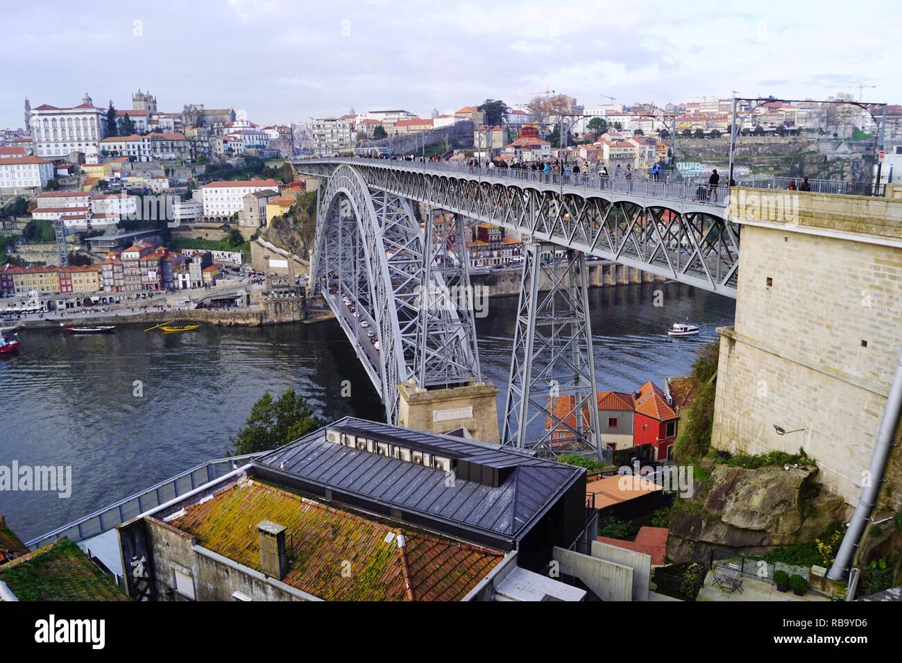 Houses engineering bridge water hi-res stock photography and images - Alamy
