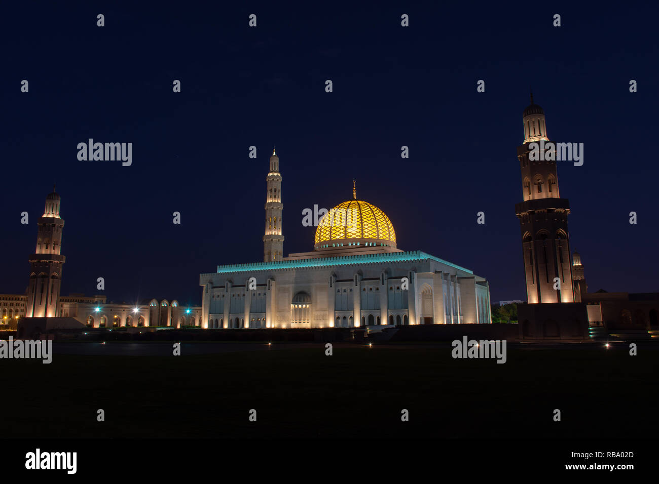 Sultan Qaboos Grand Mosque in Muscat, Oman at night Stock Photo - Alamy