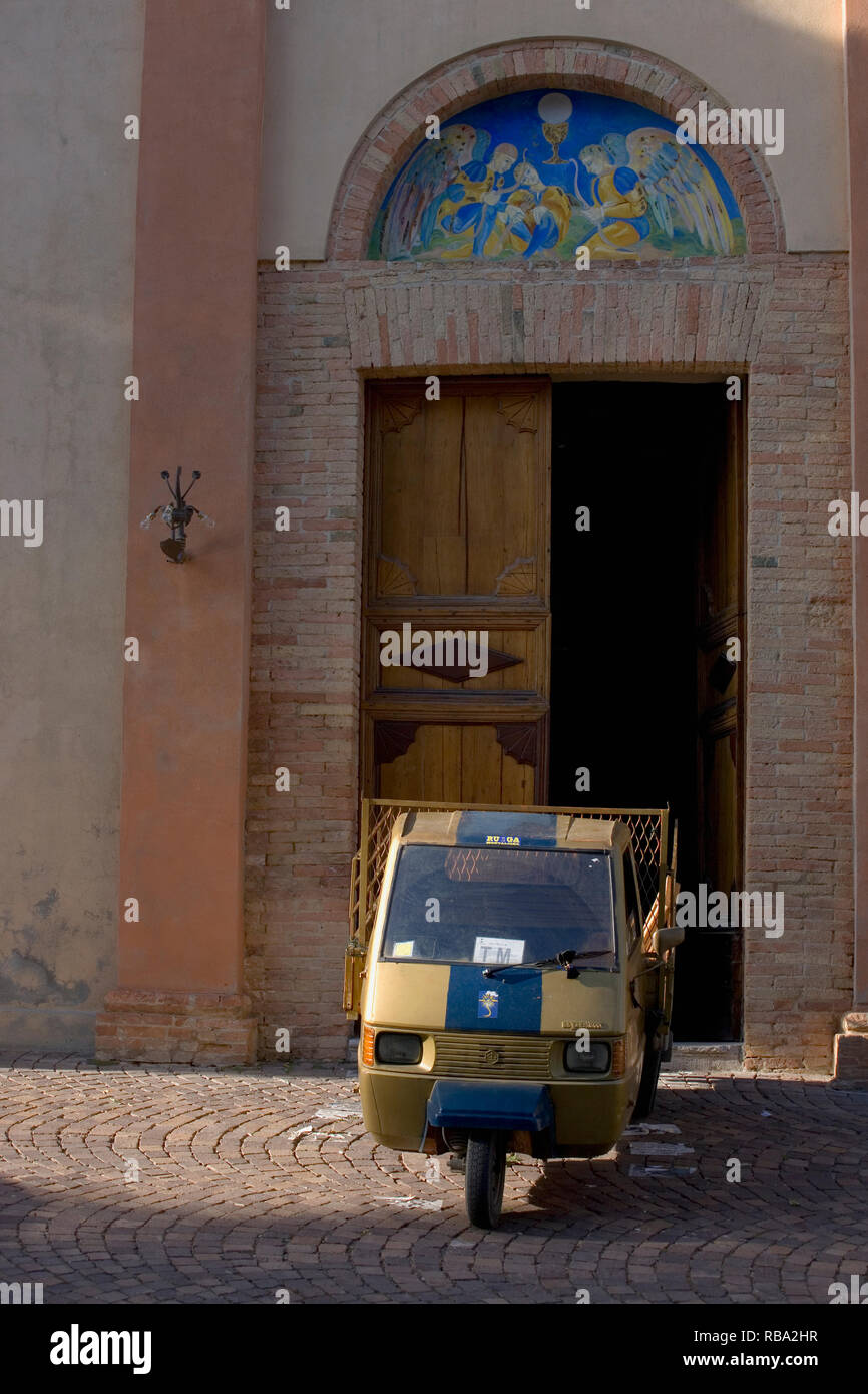 Italian three wheeler hi-res stock photography and images - Alamy