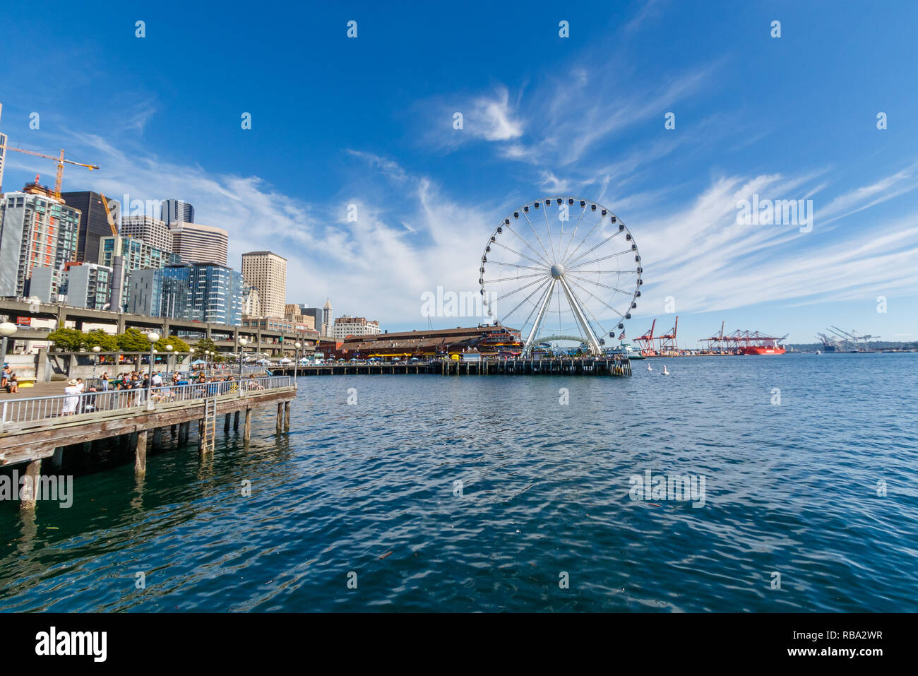 Seattle waterfront boardwalk wheel hi-res stock photography and images ...