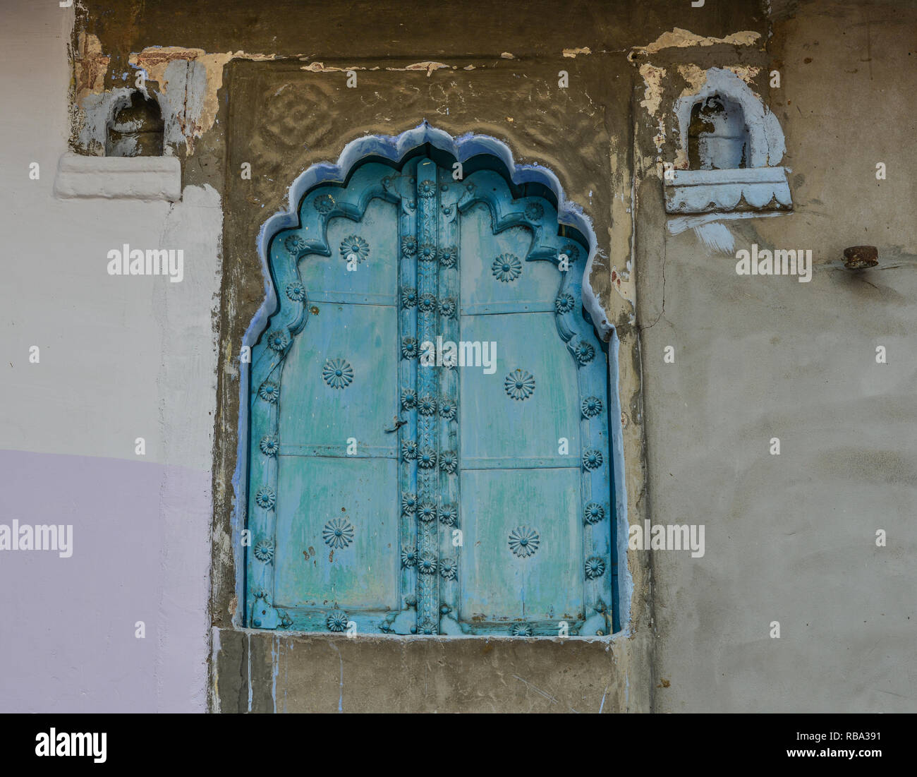 Traditional window of Indian palace in Jodhpur, India Stock Photo - Alamy