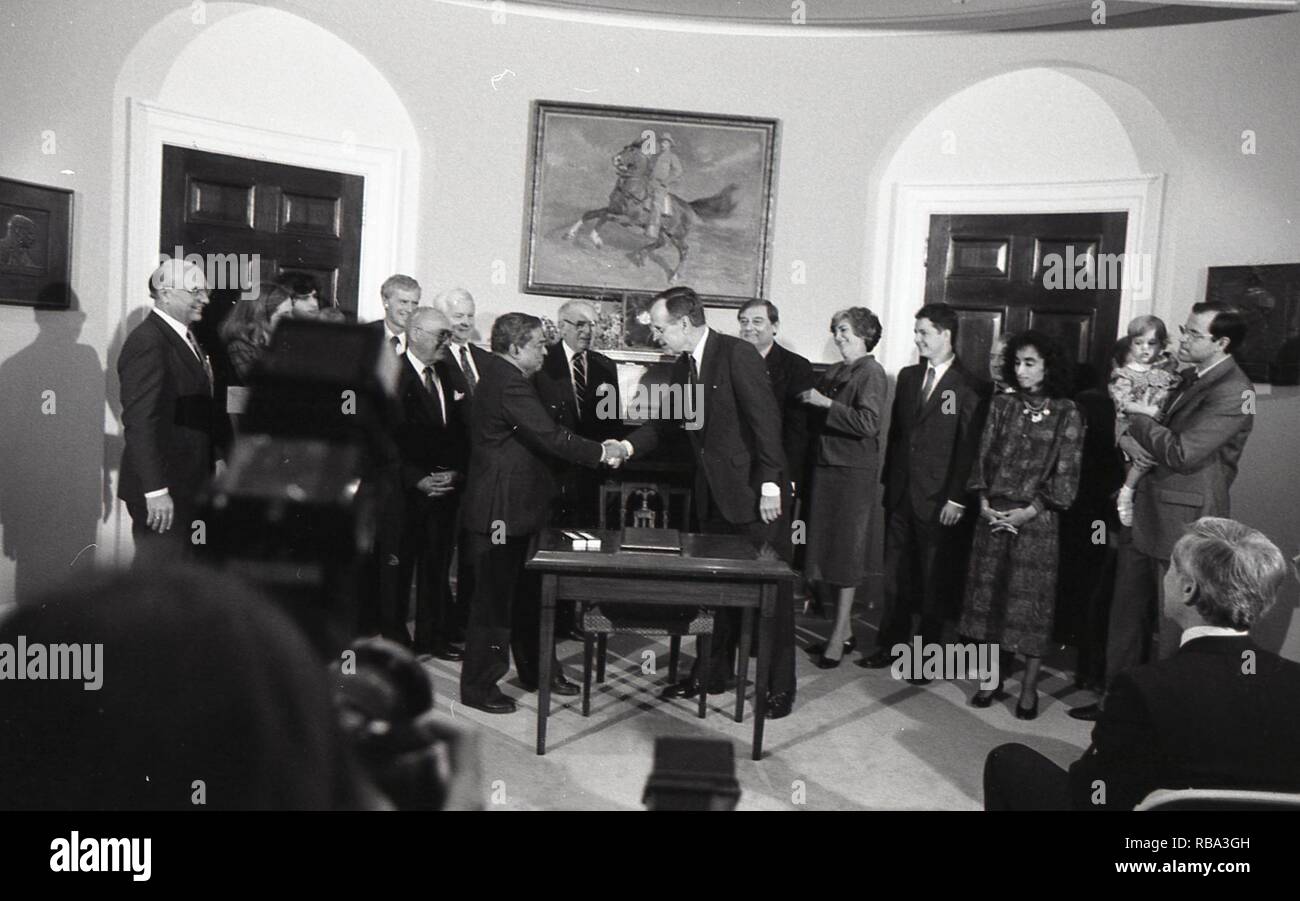 World Food Day Awards - End Hunger Awards - Handshake Stock Photo - Alamy