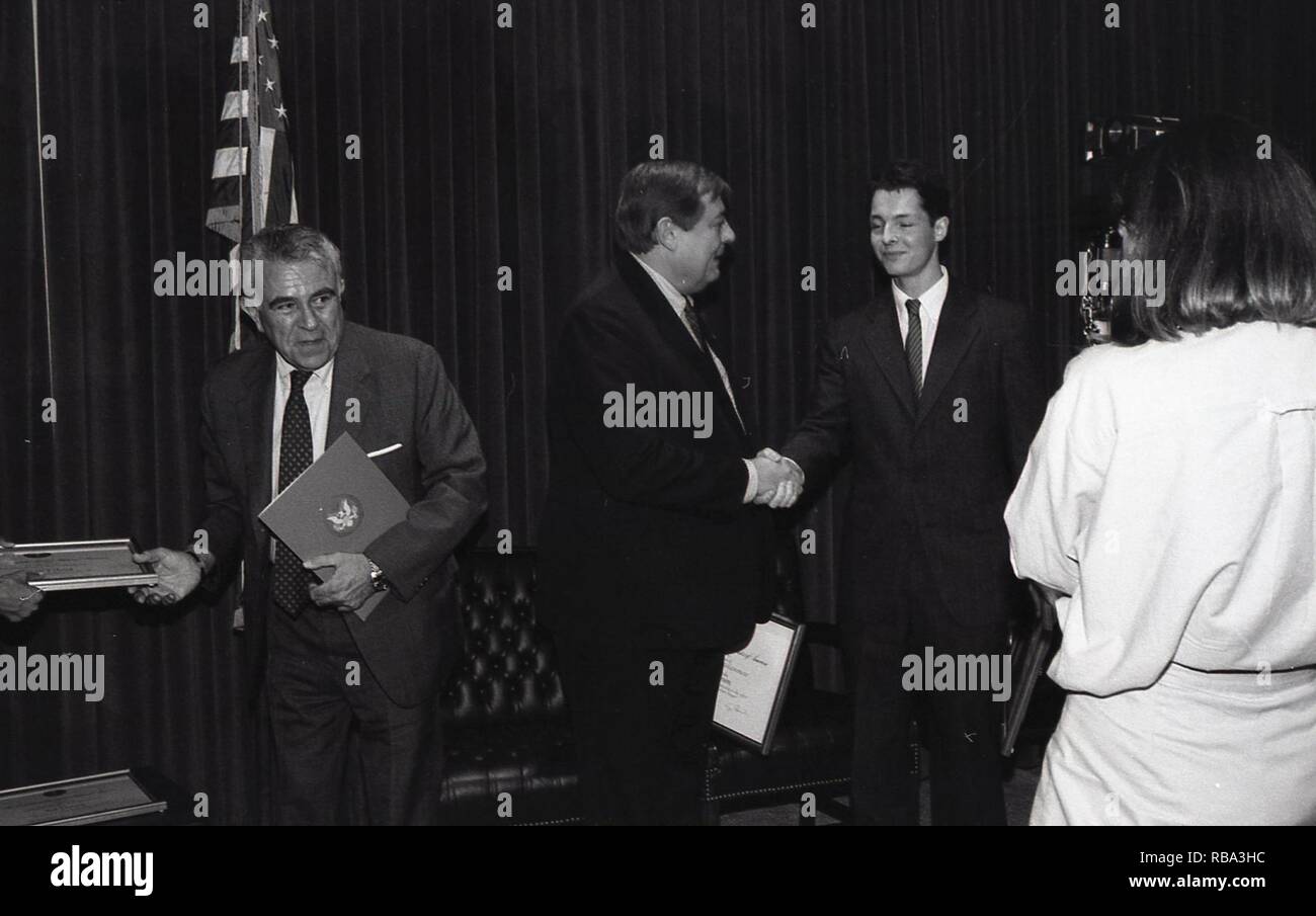 World Food Day Awards - End Hunger Awards - Handshake receiving award ...