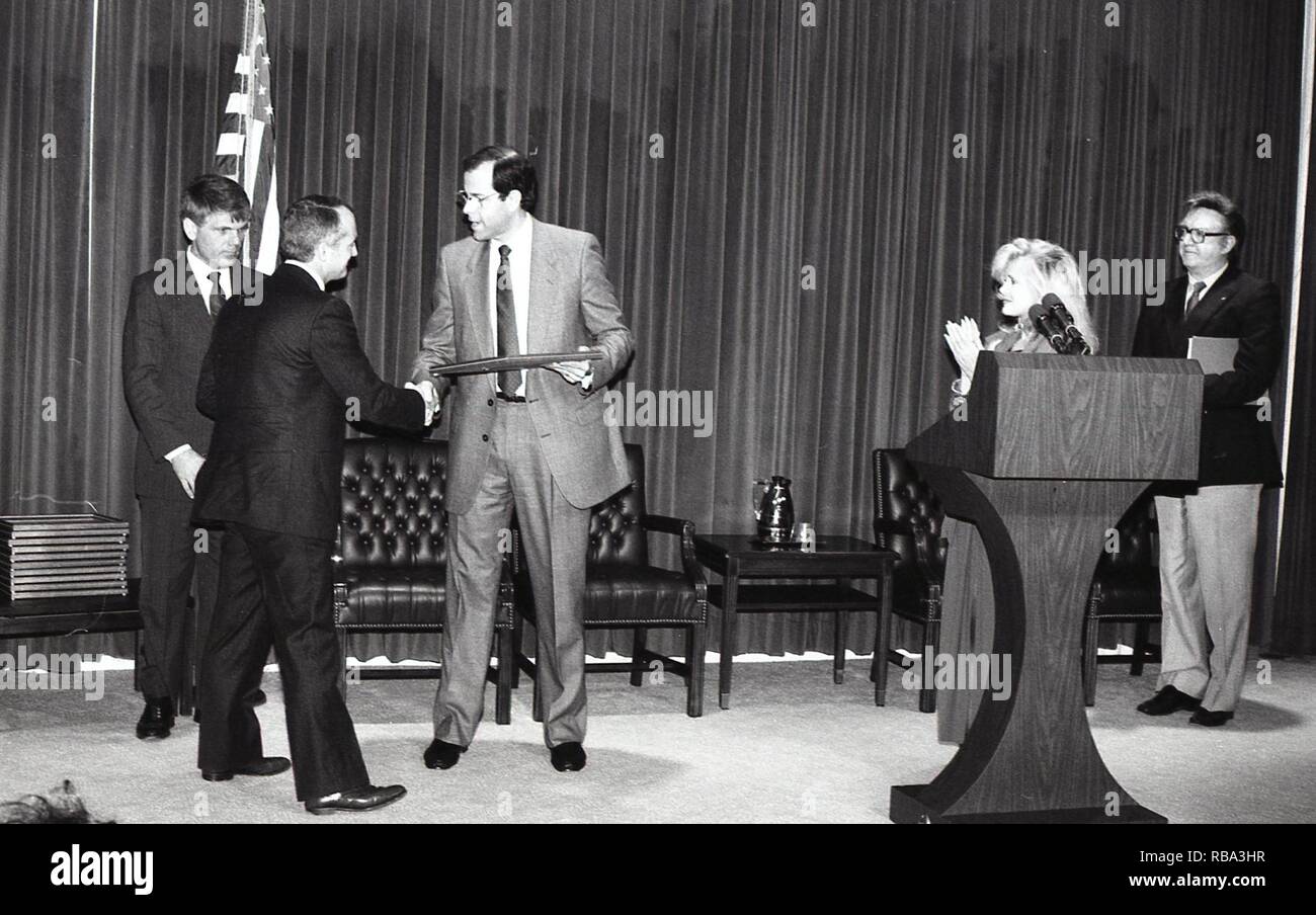 World Food Day Awards - End Hunger Awards - Handshake receiving award ...