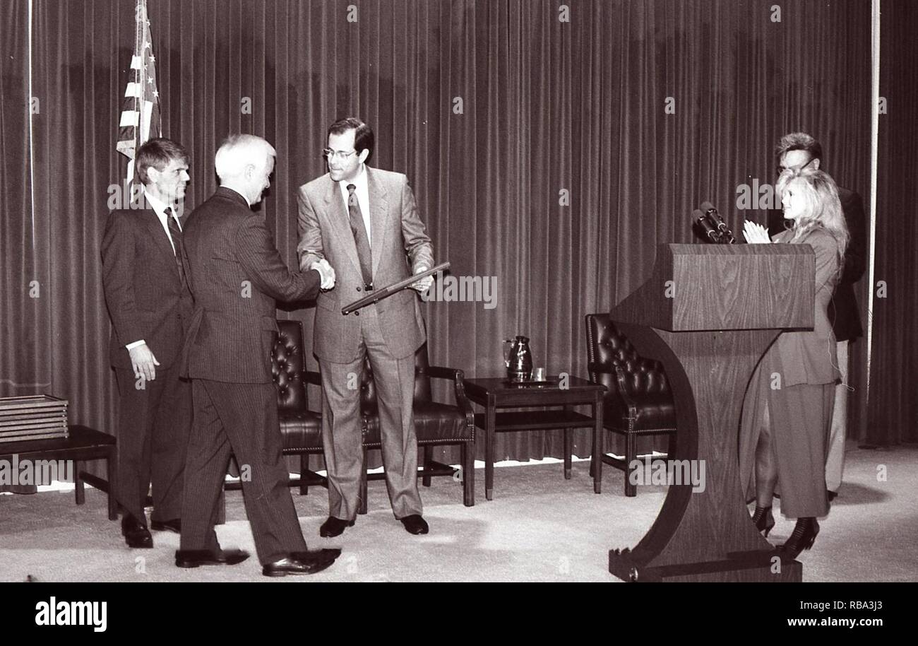 World Food Day Awards - End Hunger Awards - Handshake receiving award ...