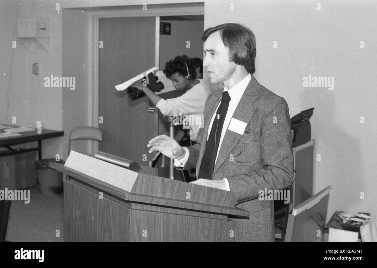 Press 1983-1987 - Speaking at podium Stock Photo - Alamy