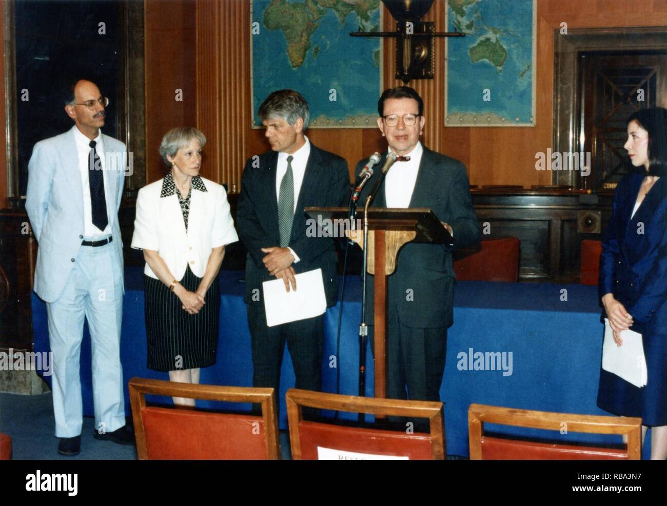 Ceremony & Signing - Speaking at the podium Stock Photo - Alamy