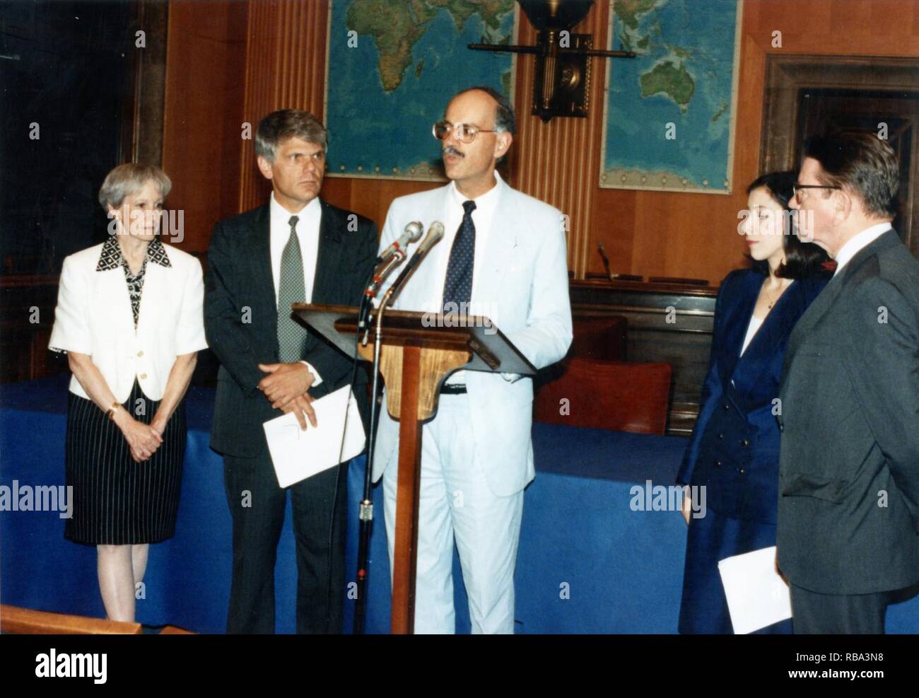 Ceremony & Signing - Speaking at the podium Stock Photo - Alamy