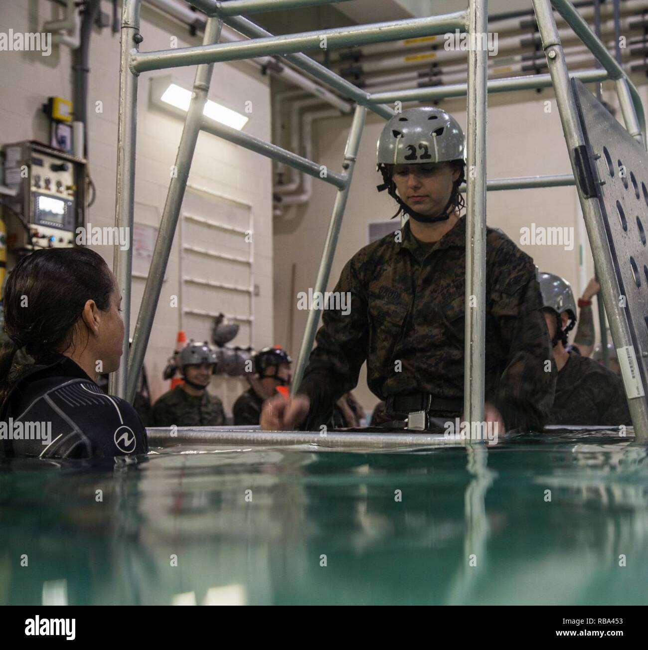 Helo dunker hi-res stock photography and images - Alamy