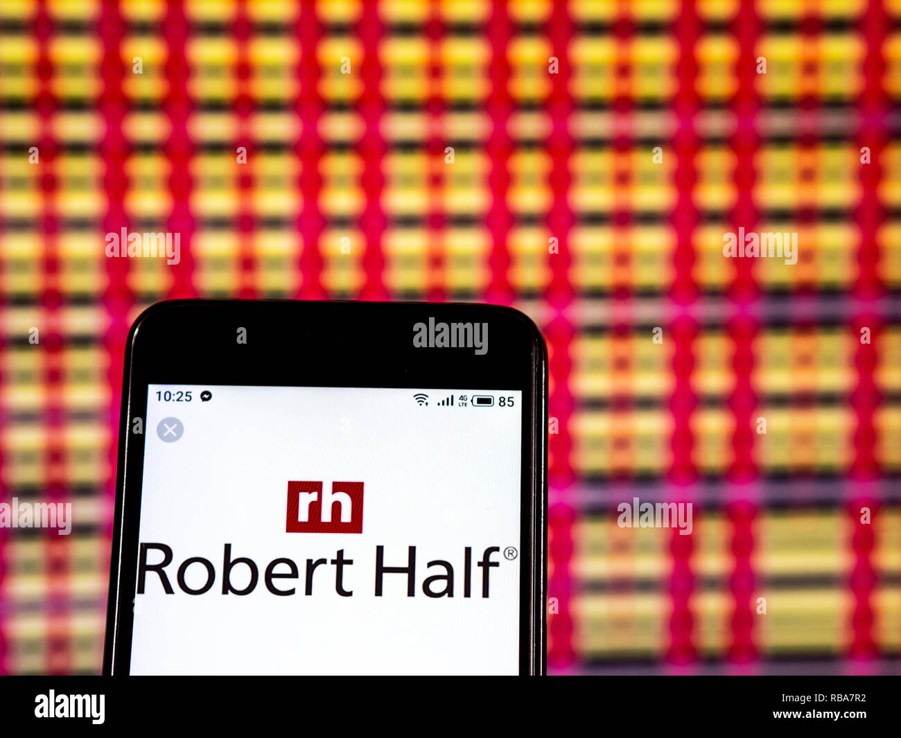 Robert half logo hi-res stock photography and images - Alamy