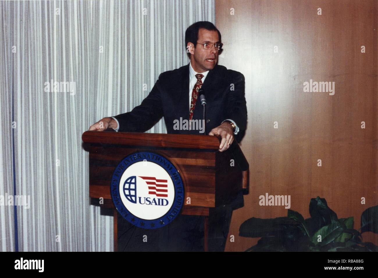 MAN TALKING AT PODIUM Stock Photo - Alamy