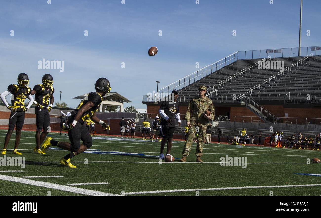 Soldier of the Year and Soldier mentor, U.S. Army Sgt. Robert Miller ...