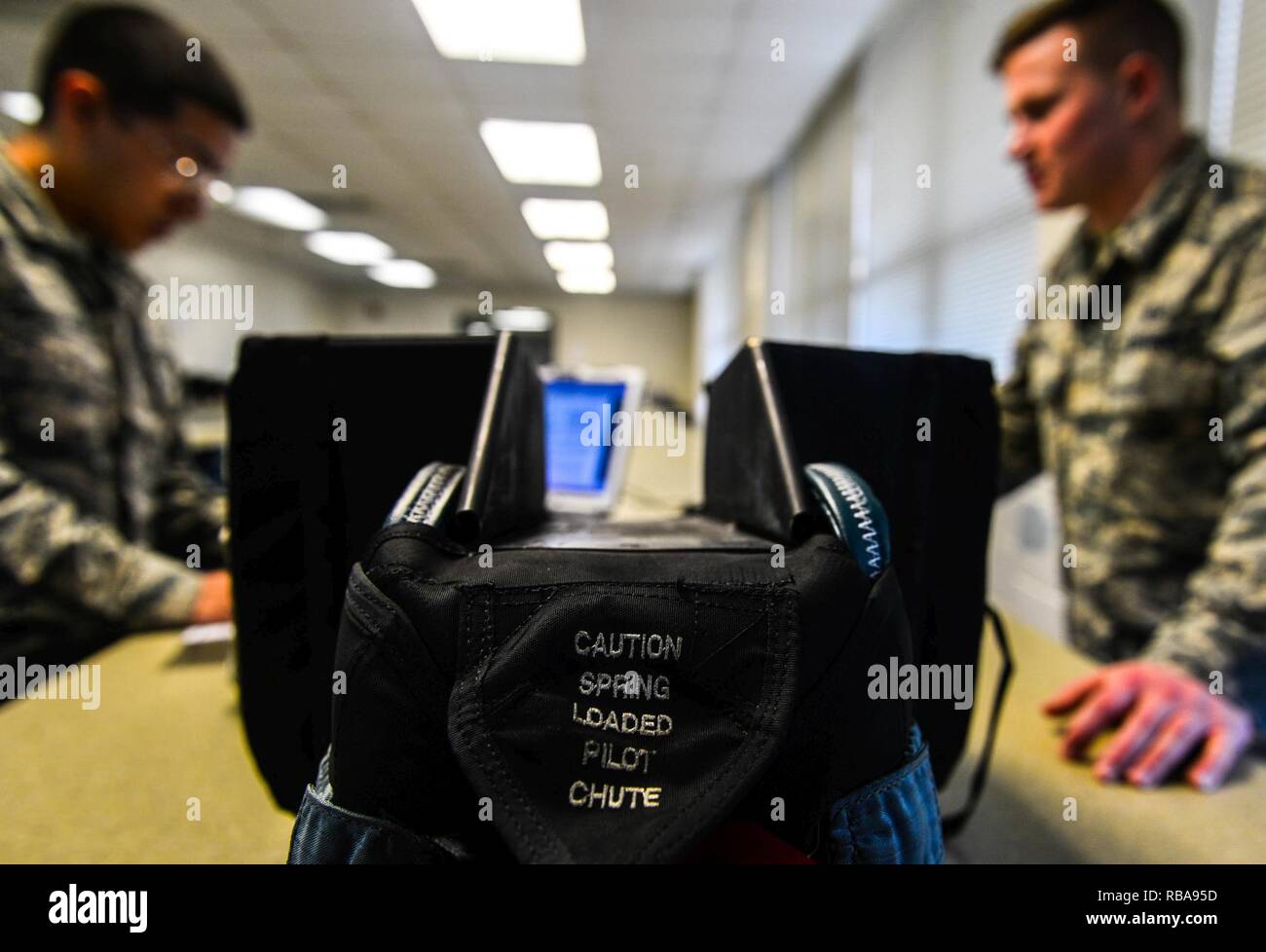 Parts of parachute hi-res stock photography and images - Alamy