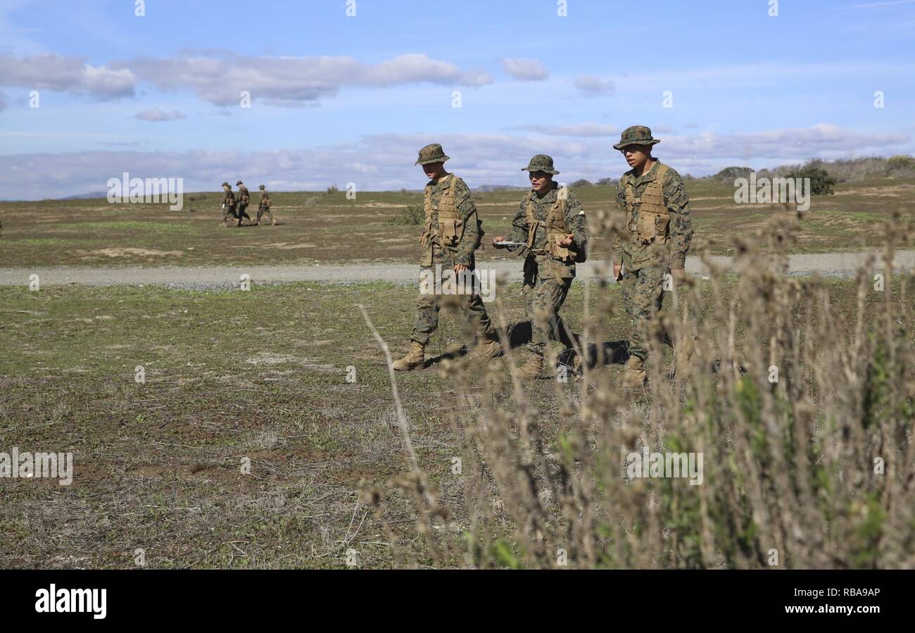 Recruits of Echo Company, 2nd Recruit Training Battalion, trek toward ...