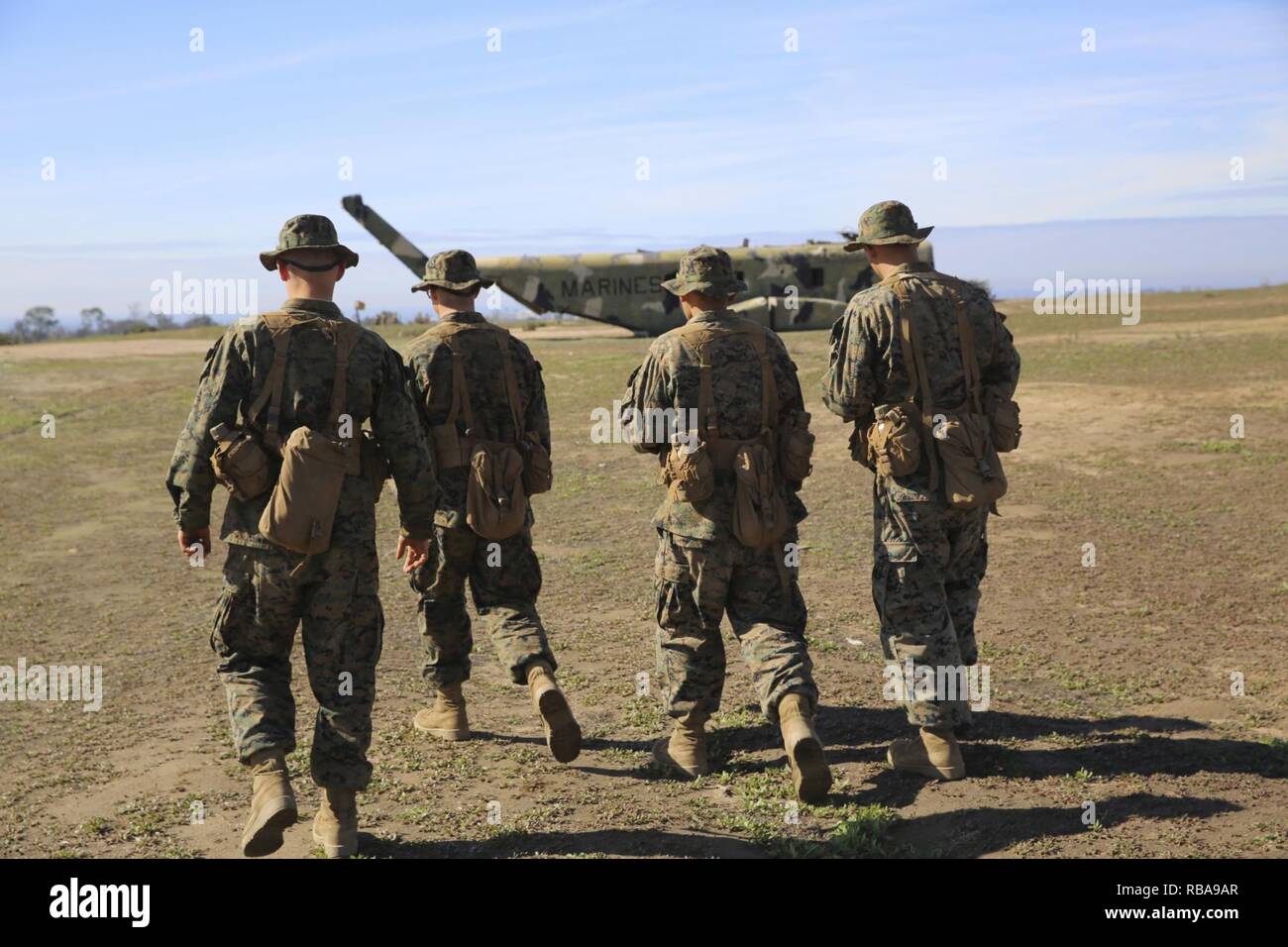 Recruits of Echo Company, 2nd Recruit Training Battalion, trek toward ...