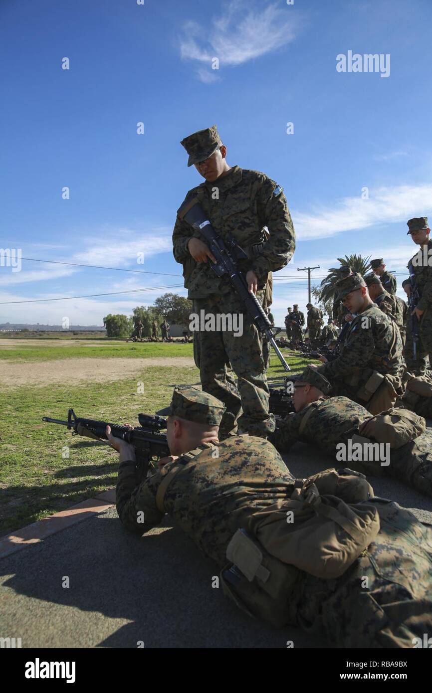 Recruits from India Company, 3rd Recruit Training Battalion, practice ...