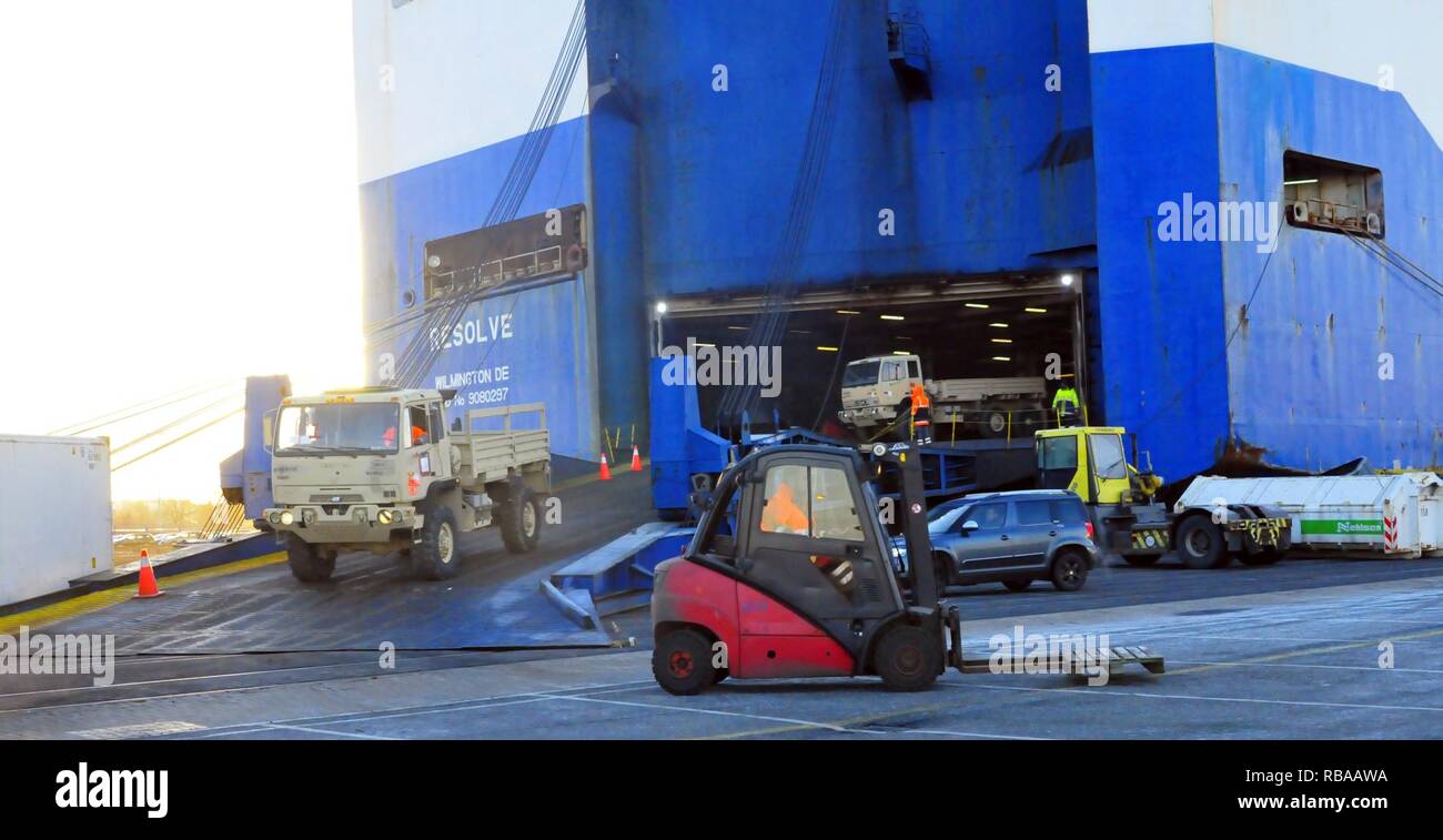 BREMERHAVEN, Germany – An Army M1078 LMTV light utility tactical ...
