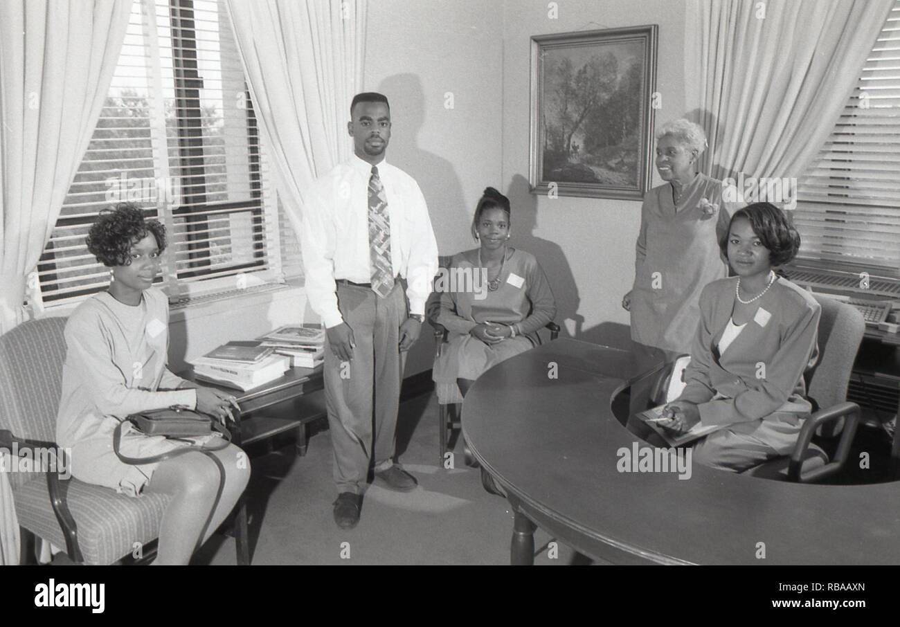 5 PEOPLE TAKING A PICTURE Stock Photo - Alamy