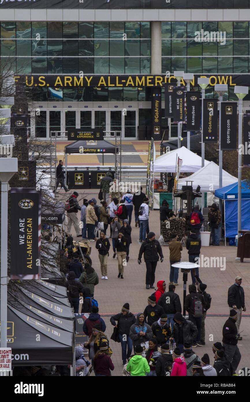 Students explore exhibits at the U.S. Army Mission Support Battalion ...