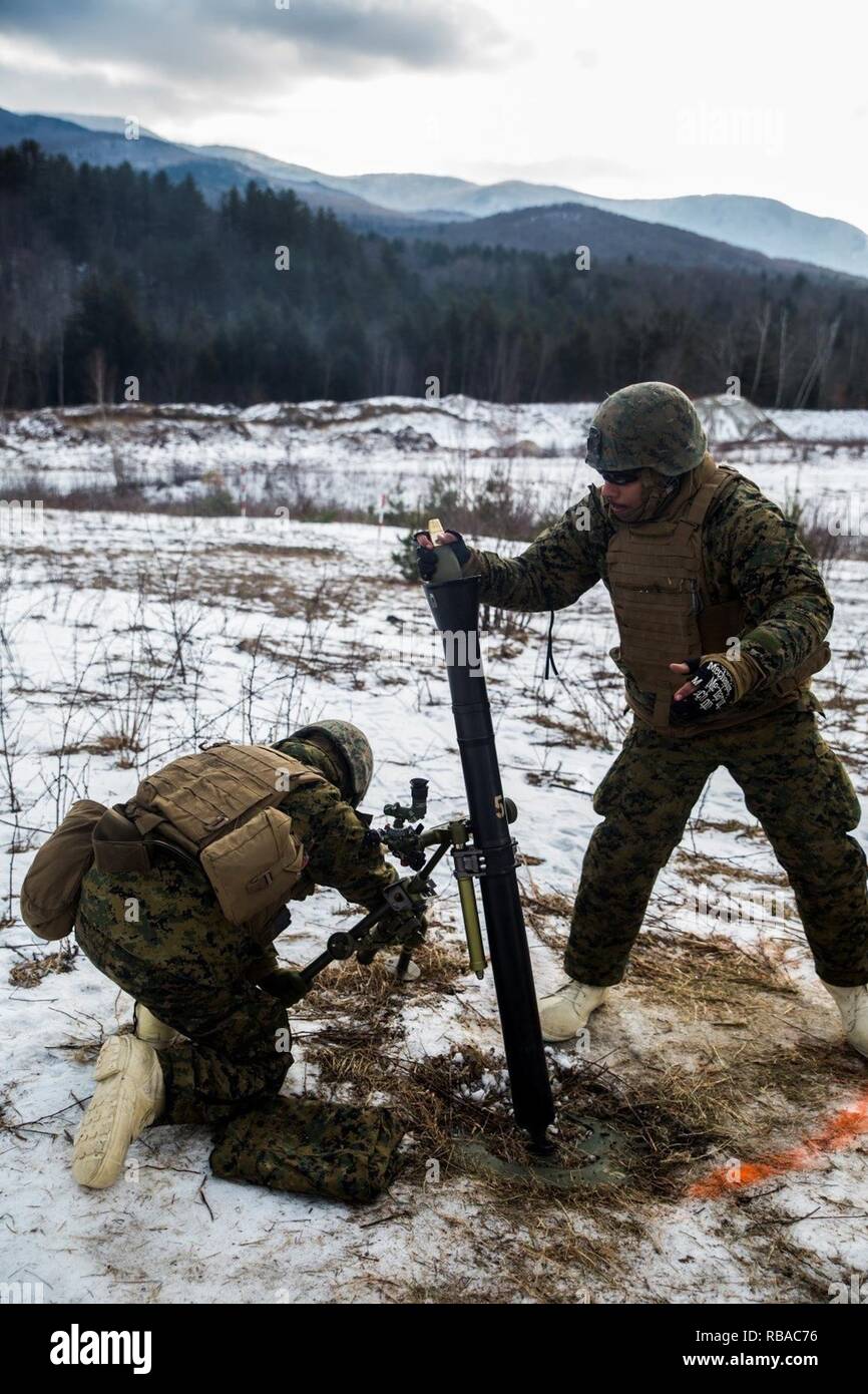 81mm mortar he rounds hi-res stock photography and images - Alamy