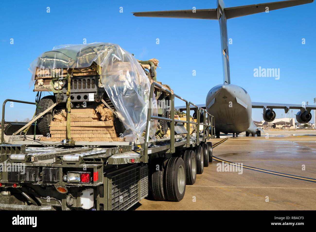 Humvee plane hi-res stock photography and images - Alamy