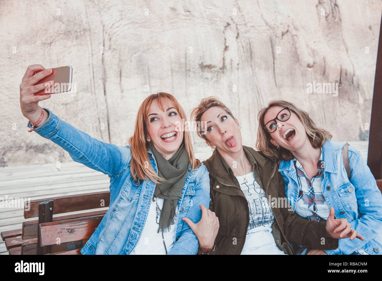 Three women posing camera hi-res stock photography and images - Alamy