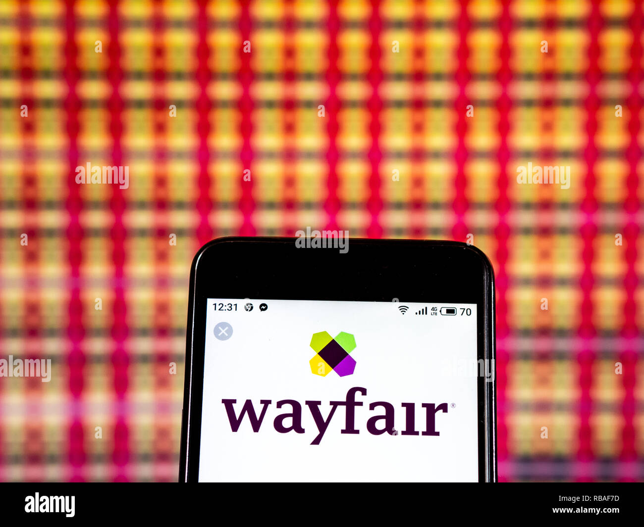 Wayfair logo hi-res stock photography and images - Alamy