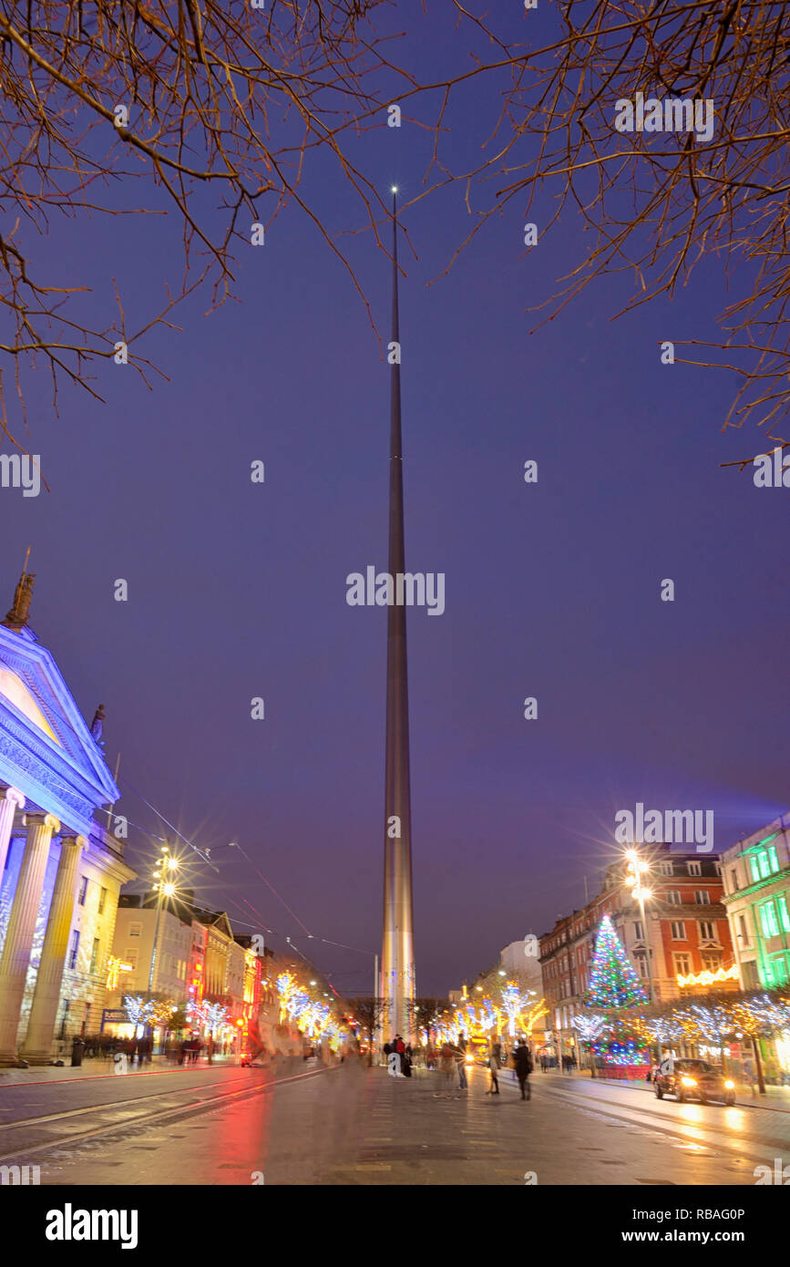 The spire monument in Dublin at Christmas time Stock Photo - Alamy