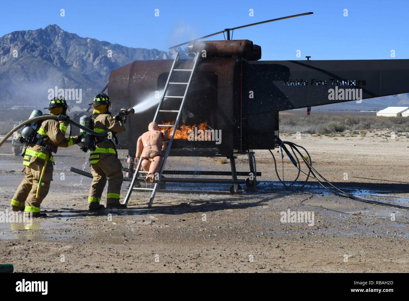 M1142 tactical fire fighting truck hi-res stock photography and images ...