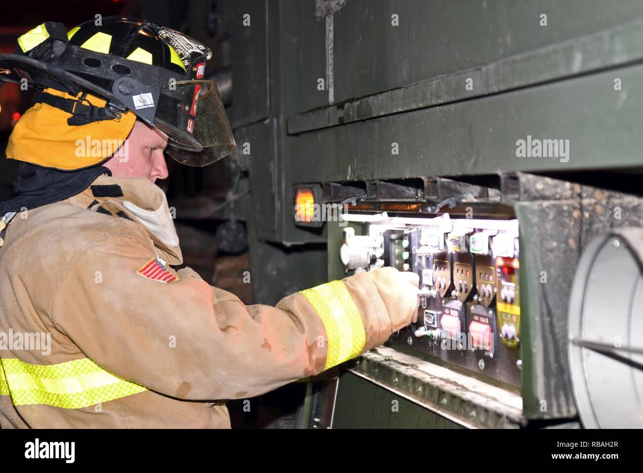 M1142 tactical fire fighting truck hi-res stock photography and images ...