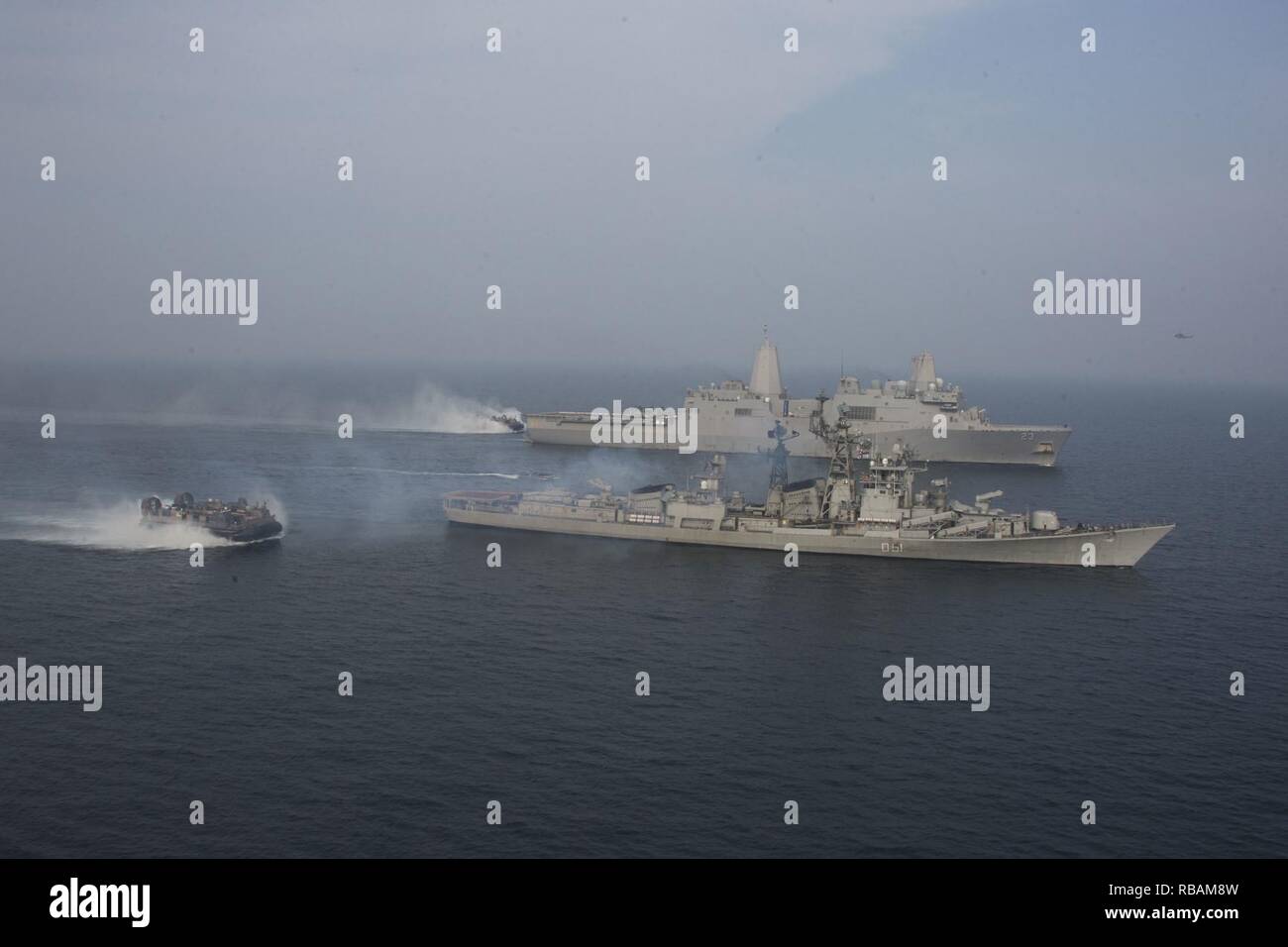 INDIAN OCEAN – The San Antonio-class amphibious transport dock USS ...
