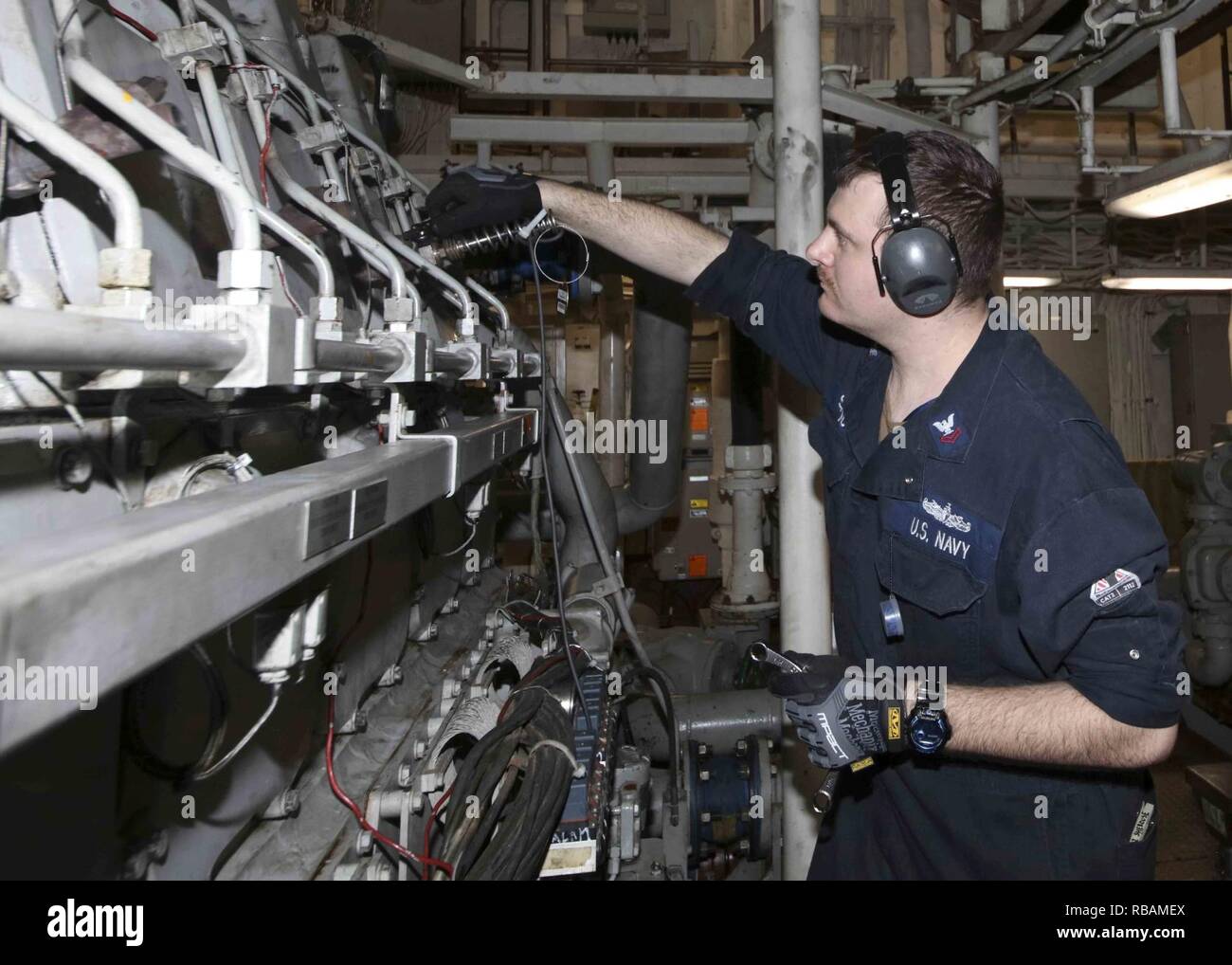 ATLANTIC OCEAN (Dec. 26, 2018) Engineman 2nd Class William Sherouse ...