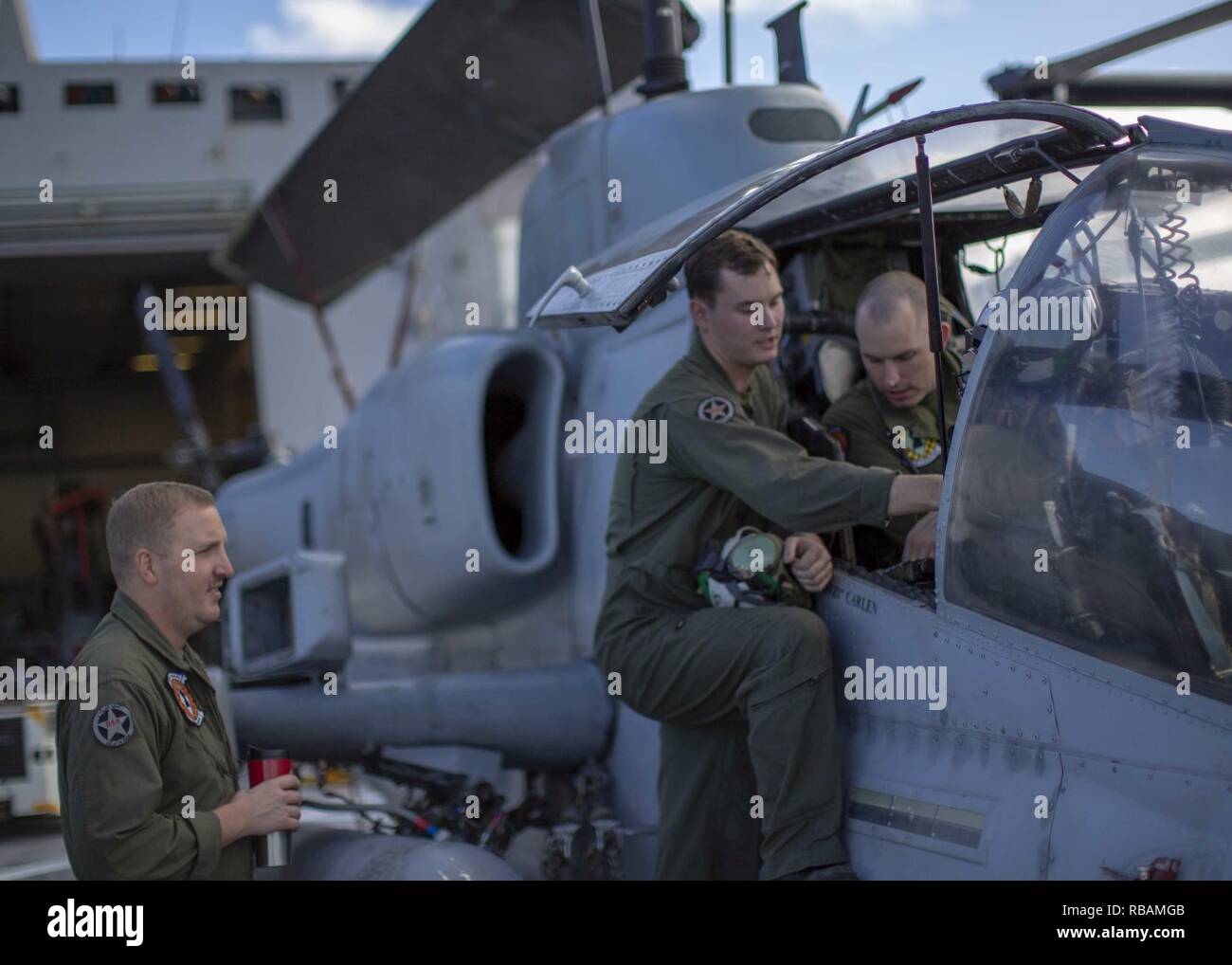 Marines with Medium Tiltrotor Squadron (VMM) 264 (Reinforced), 22nd ...