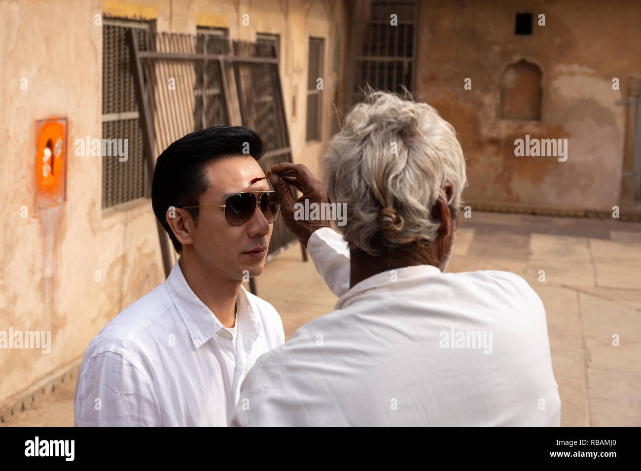 Dot to dot face hi-res stock photography and images - Alamy