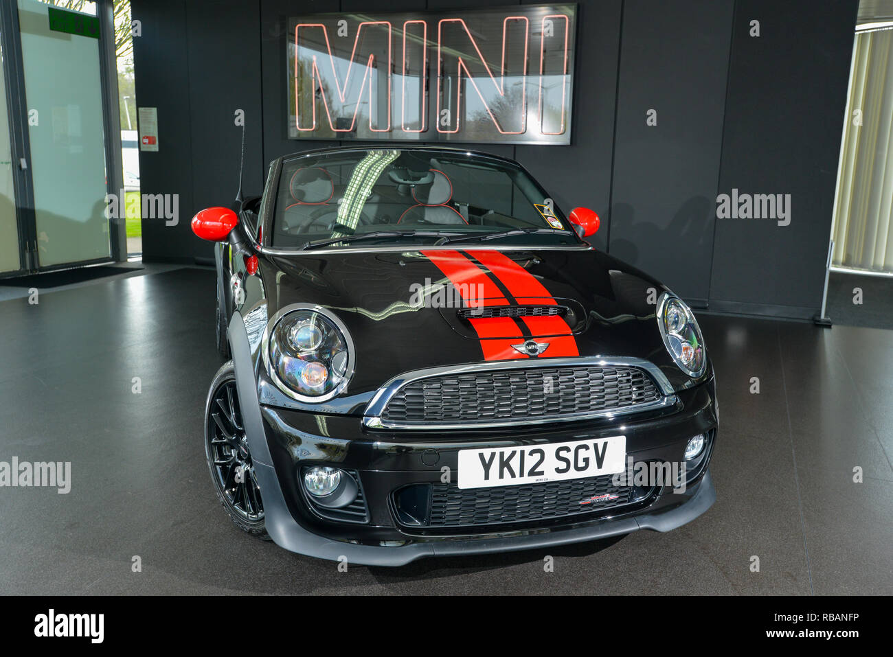 Black mini cooper convertible hi-res stock photography and images - Alamy