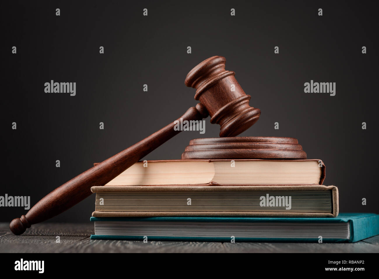 Judge gavel justice law book hi-res stock photography and images - Alamy