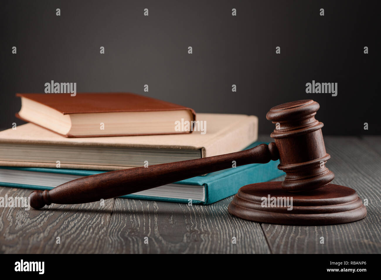 Judge gavel justice law book hi-res stock photography and images - Alamy