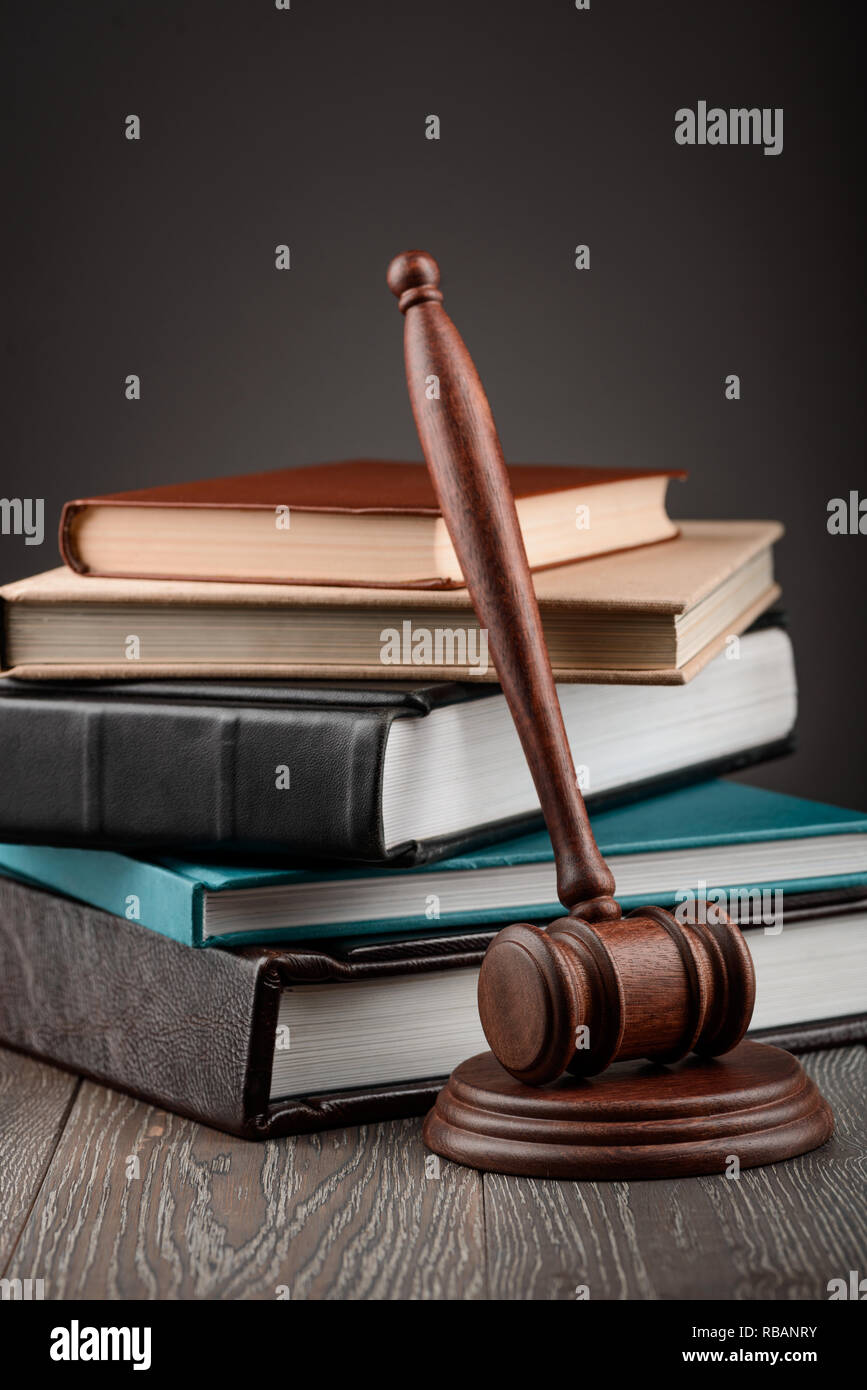 Judge gavel justice law book hi-res stock photography and images - Alamy