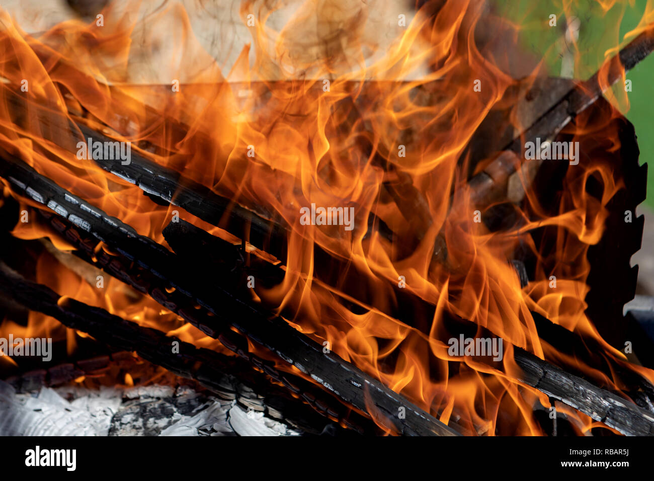 Barbacue fire hi-res stock photography and images - Alamy